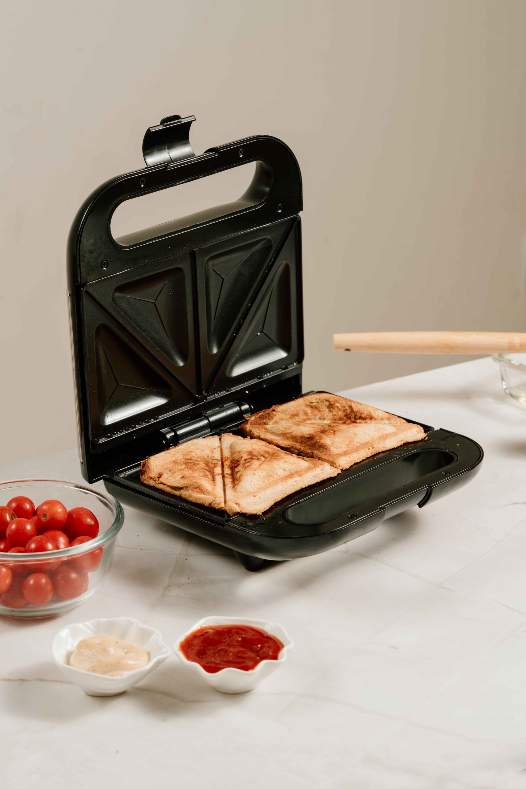 Toasty Delight Sandwich Maker 700W – Kairos International